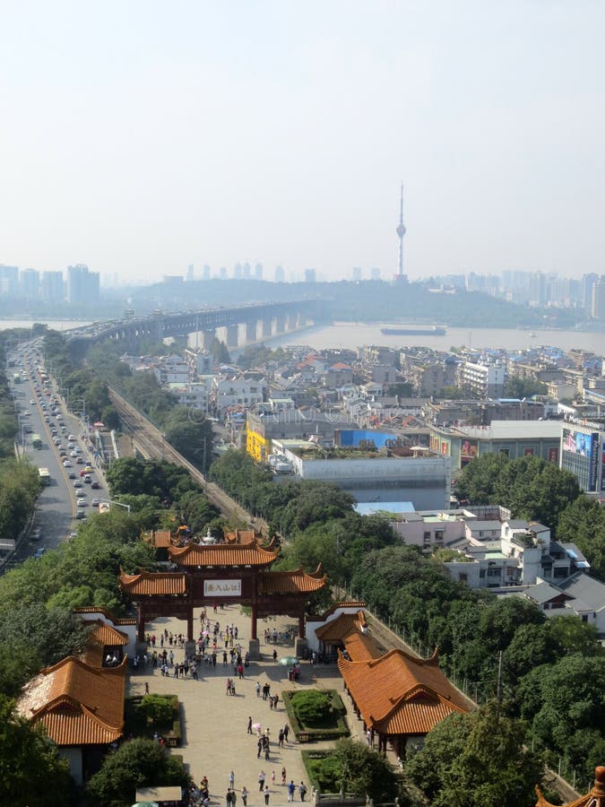 Wuhan Yangtze river bridge editorial image. Image of yangtze - 139494750