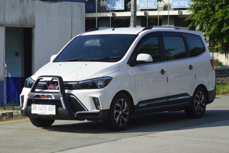 2022 Wuling Confero 1.5 S editorial photography. Image of street ...