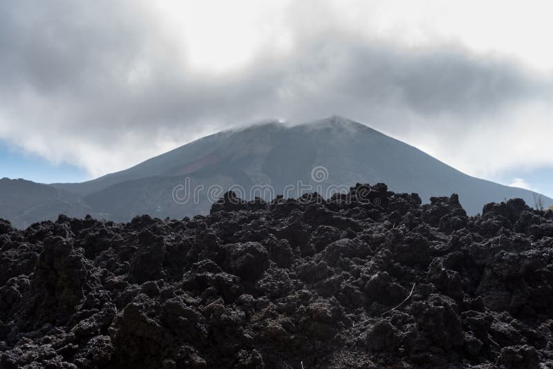 Wulkan Lawa Pacaya Wulkan W Tle Zdjęcie Stock - Obraz złożonej z ...