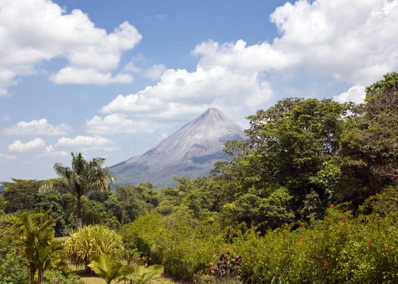 Arenal wulkan zdjęcie stock. Obraz złożonej z volga, czerwień - 38438984