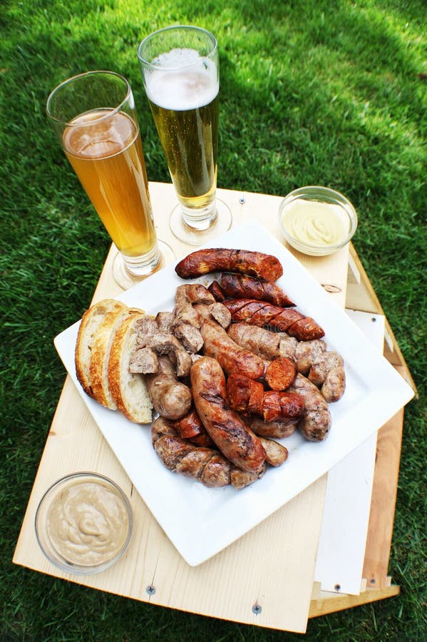 Wurst, Brot und Bier stockbild. Bild von hinterhof, seite - 42966433