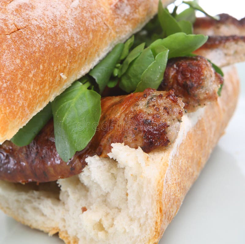 Wurst-Stangenbrot-Sandwich stockfoto. Bild von brot, krustig - 33630896
