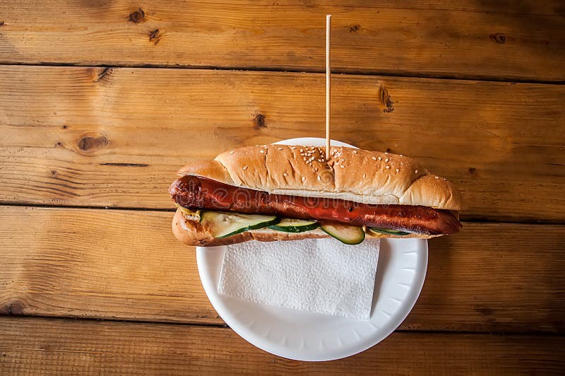 Wurst-Sandwich - Wurst-Sandwich-Rolle Einzeln, Ungesund Stockfoto ...