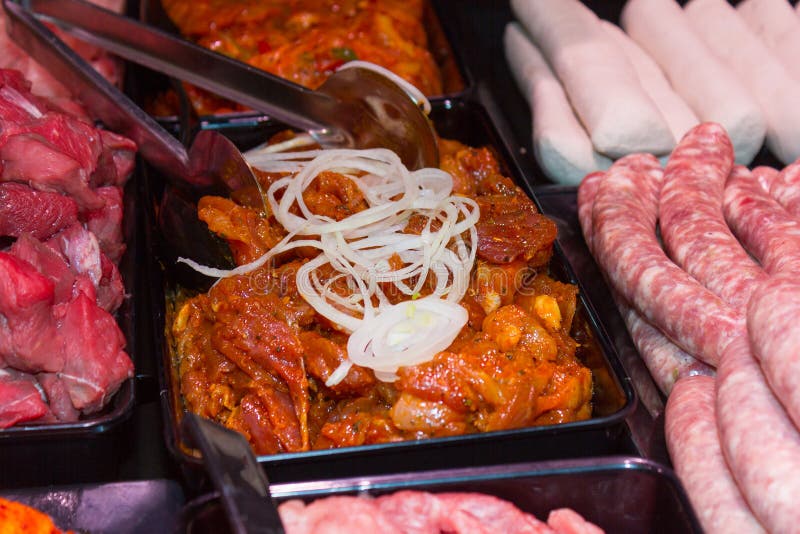 Wurst, Steak Und Fleisch am Citymarket Stockbild - Bild von wurst ...