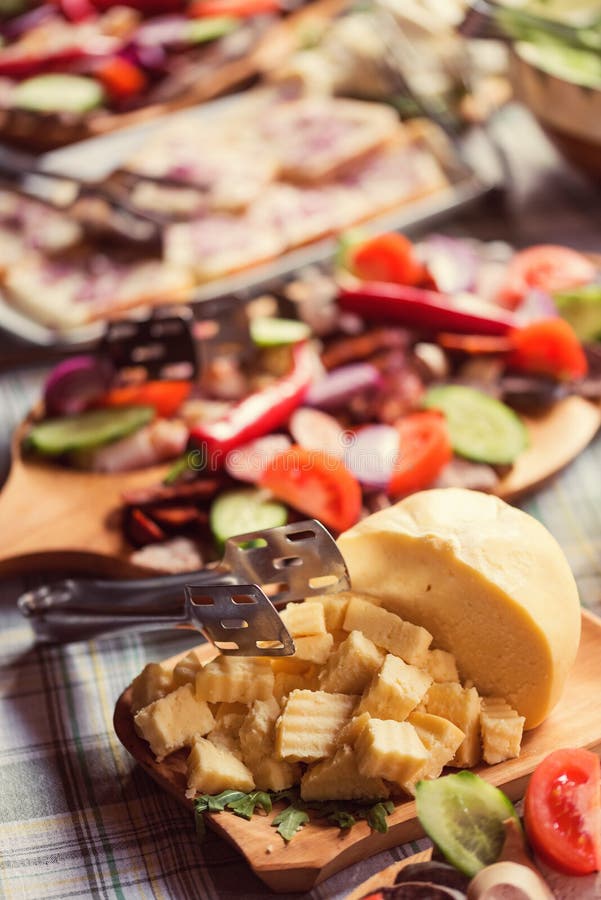 Wurst Und Speck, Traditionelle Kurierte Fleischware Stockbild - Bild ...