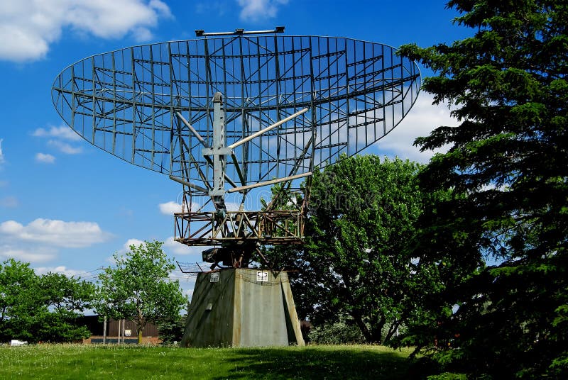 Radar dish in desert stock image. Image of single, satellite - 6531243