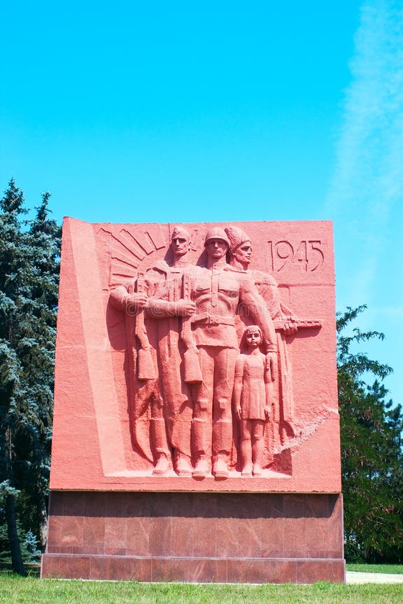 WWII monument editorial photo. Image of victory, soldiers - 10672656