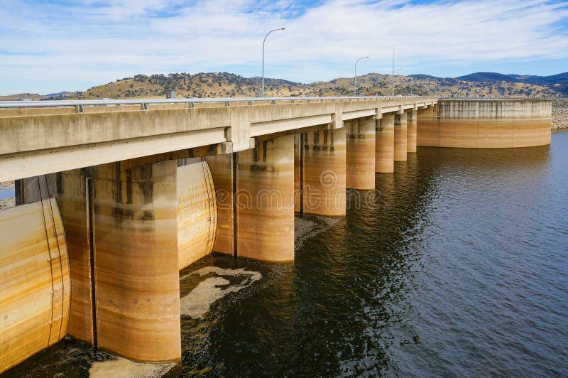 Wyangala Dam at Wyangala Waters Park, Australia Stock Photo - Image of ...