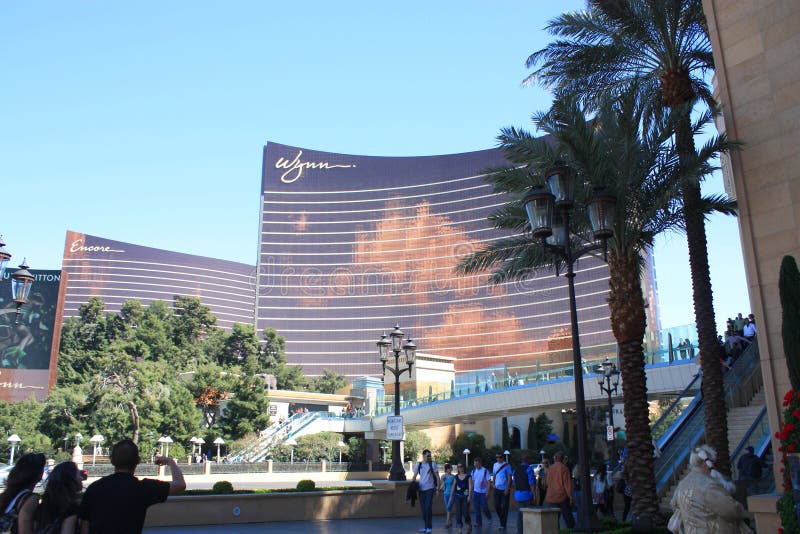 Wynn and Encore Hotels editorial photography. Image of dusk - 19713287