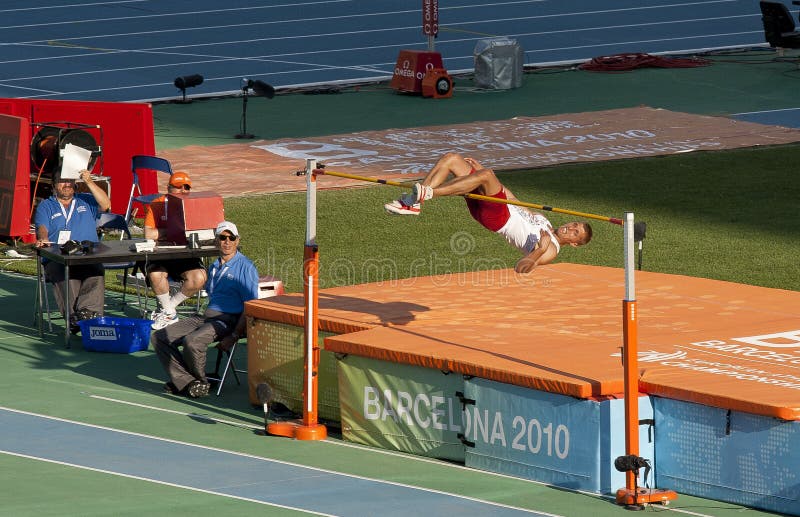 Skok W Dal mężczyzna zdjęcie stock editorial. Obraz złożonej z mistrz ...