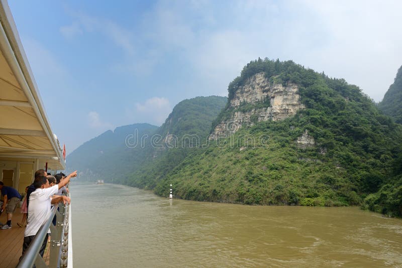 Xiling gorge scenery editorial stock image. Image of grass - 43378514