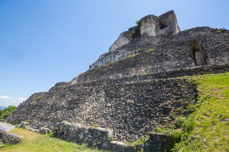 Pyramide in Belize stock image. Image of archeology - 276729817