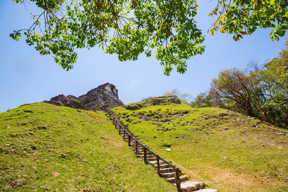 Pyramide in Belize stock image. Image of mayan, nature - 278746809