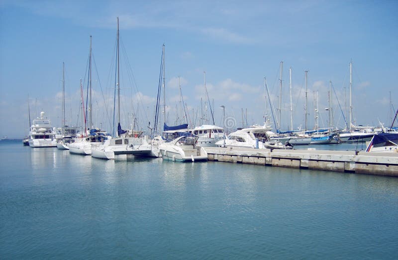Yachten im Hafen stockbild. Bild von ozean, segel, nearsighted - 5326353