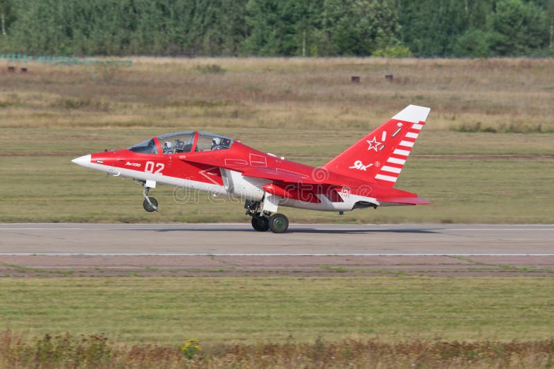 Yakovlev jak-130 redactionele foto. Image of aanval, vlucht - 69542436