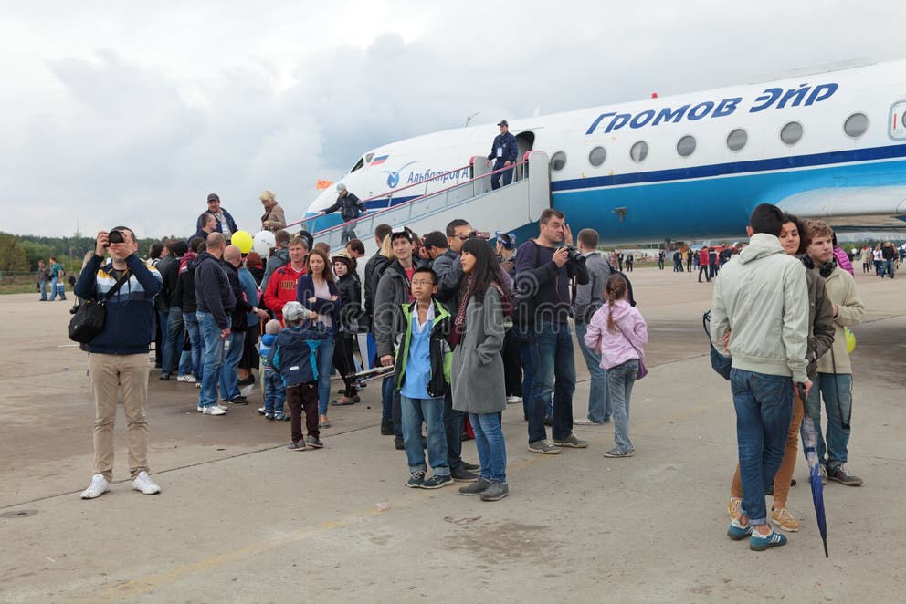Yakovlev Yak-40 editorial photo. Image of customers, exhibition - 38143851