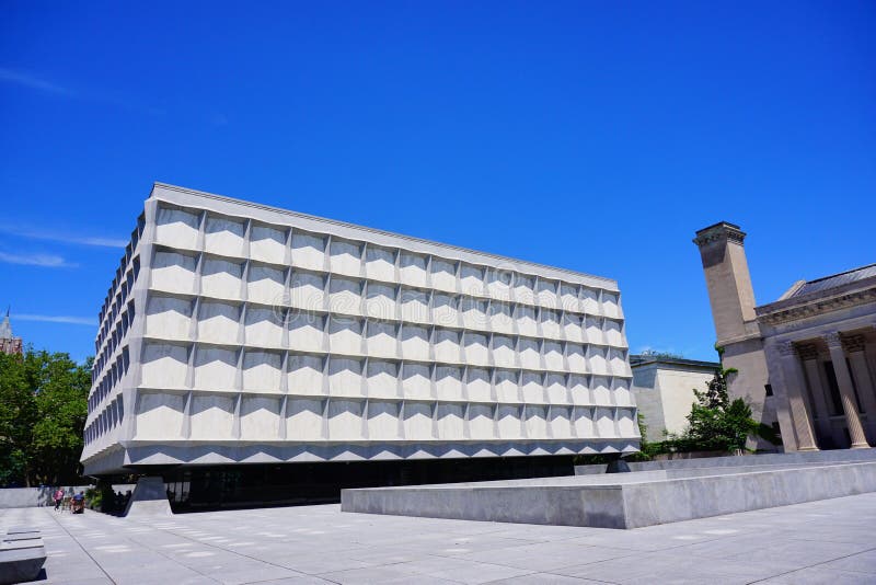 Yale Campus building editorial photography. Image of chair - 95143272