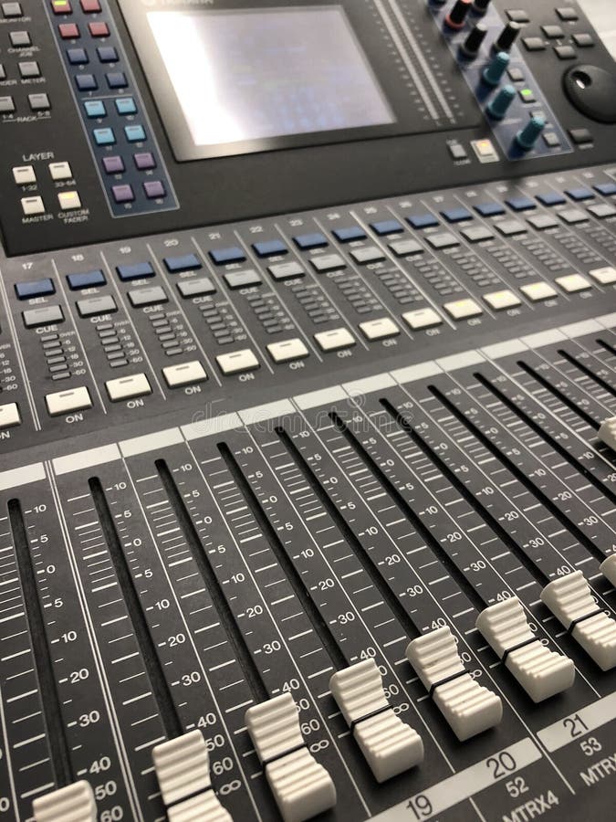 Yamaha Digital Mixing Console Redaktionelles Stockbild - Bild von ...