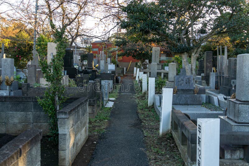 Yanaka Cemetery, Japan Tokyo Editorial Stock Photo - Image of cemetery ...