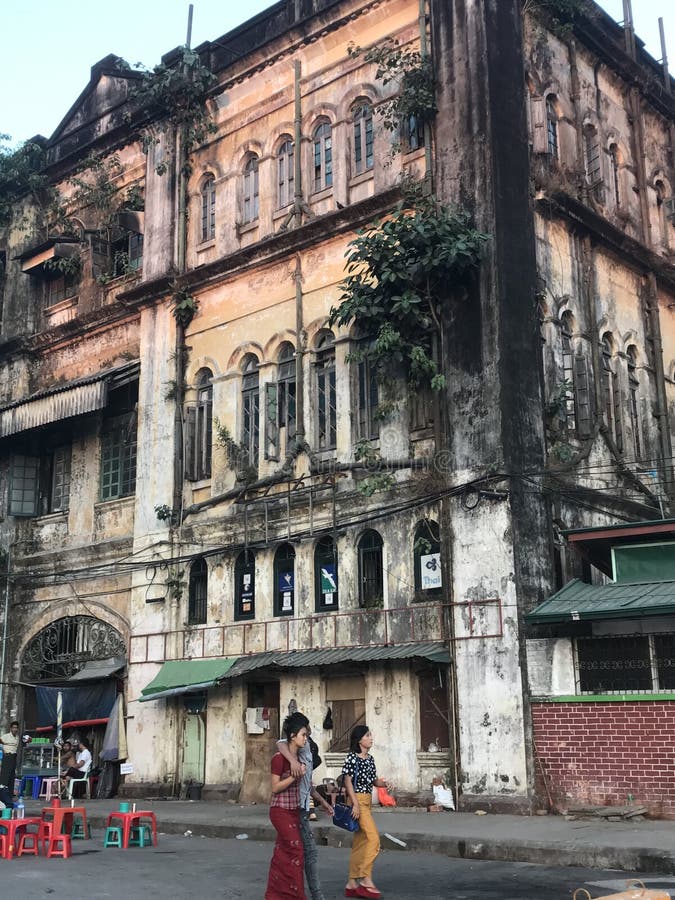 Yangoon street scene editorial stock image. Image of scene - 97078974