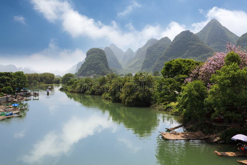 Yulong River in Guilin stock image. Image of green, field - 16920941