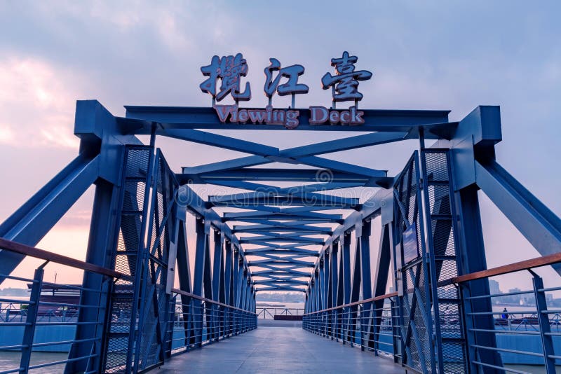 Yangtze River Viewing Platform Stock Photo - Image of scenery ...