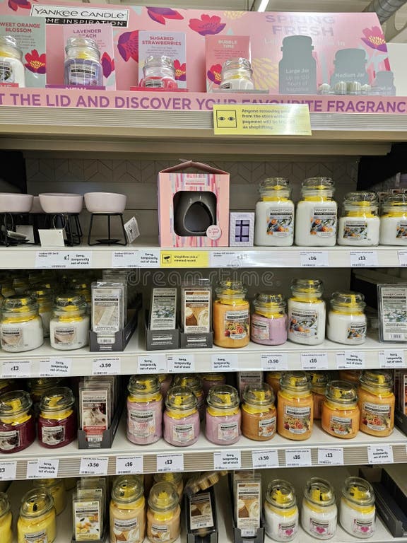 Yankee Candle Shop Display editorial image. Image of presents - 288837770