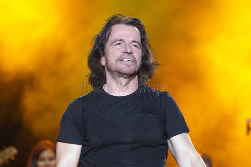 Yanni editorial image. Image of yanni, stage, entertainment - 22849595