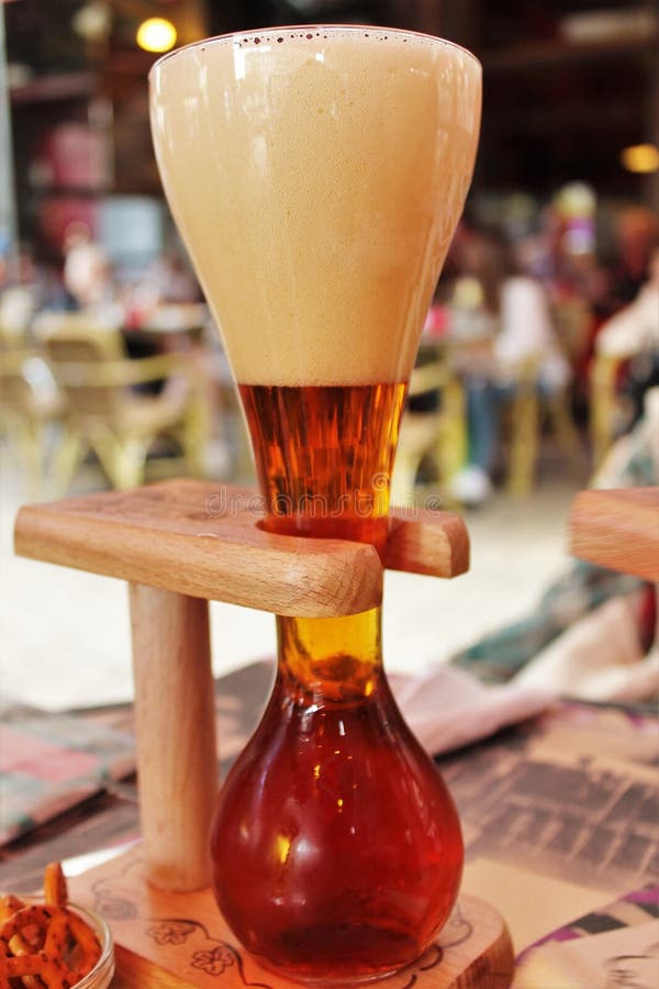 Servicio De Usted En La Yarda Imagen de archivo - Imagen de blanco ...