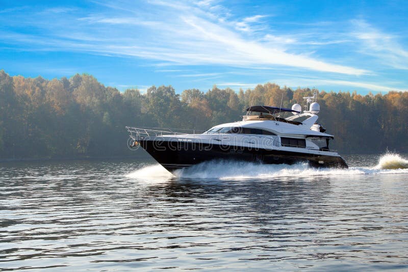 Yate imagen de archivo. Imagen de coastline, marina, destinaciones ...