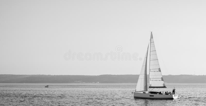 Yate De Lujo Del Velero Blanco Y Negro Foto de archivo - Imagen de ...