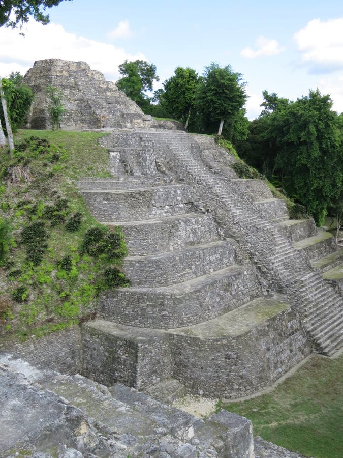Yaxha - maya pyramide stock image. Image of archaeology - 7941387