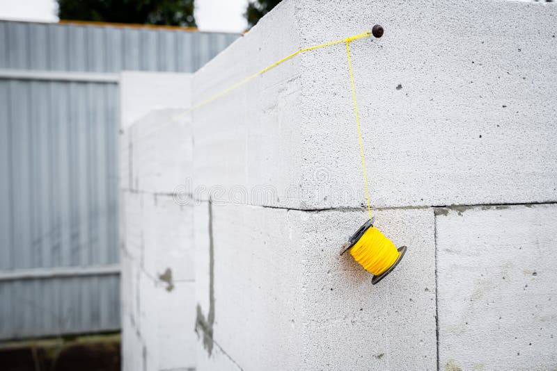 The Yellow Building Thread is Stretched when Laying Aerated Concrete ...