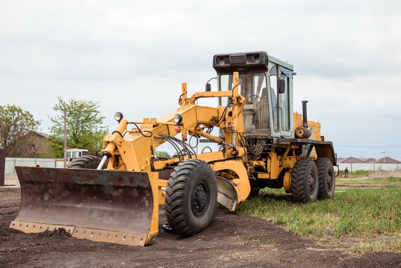 Yellow Bulldozer with Bucket. Wheel Loader. Heavy Equipment Machine ...