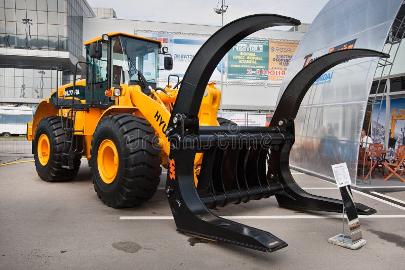 Yellow Diesel Front End Loader Editorial Stock Image - Image of scoop ...
