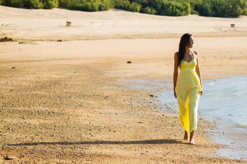 11+ Yellow dress brunette beach Free Stock Photos - StockFreeImages