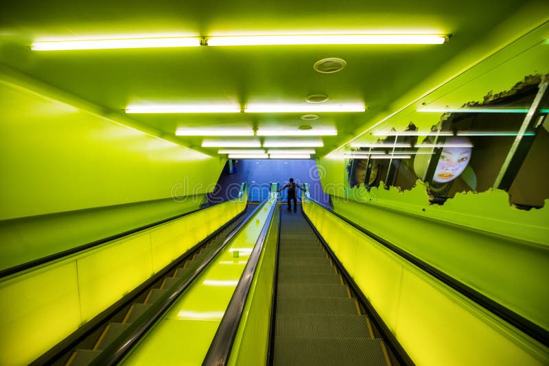 Escalator editorial image. Image of seattle, metal, view - 119058340