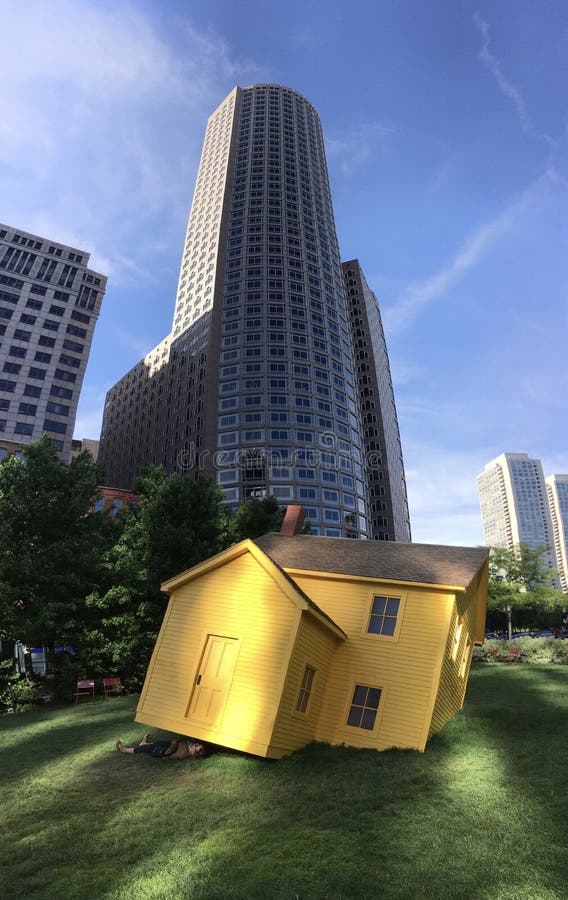 Yellow house editorial image. Image of city, yellow, office - 94703860