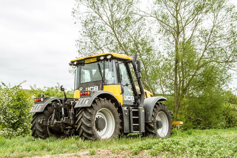 Yellow JCB Fastrac Tractor Parked by Hedge Editorial Image - Image of ...