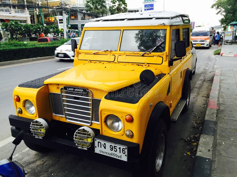 Yellow Land Rover editorial photo. Image of rover, sport - 58751311