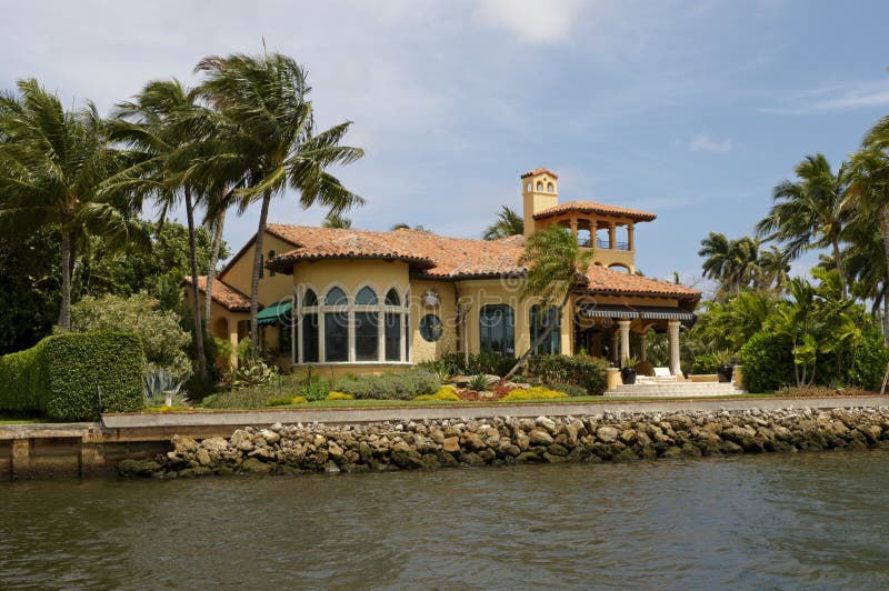 Yellow Mansion on the Water Stock Photo - Image of home, rocks: 4963526