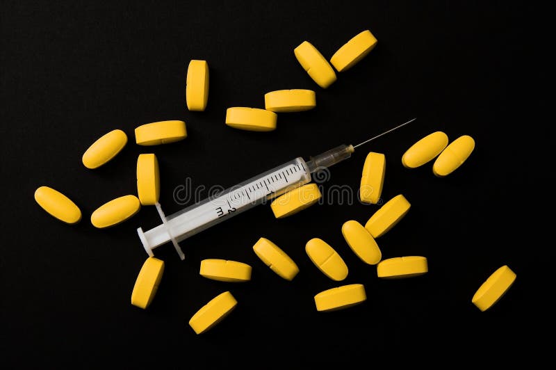 Yellow Pills And Syringe Picture. Image: 3771421