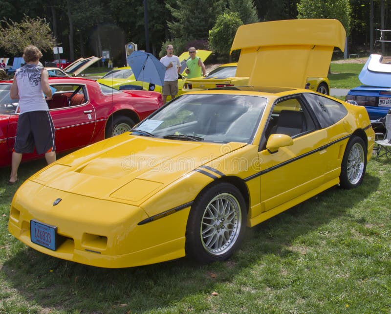 Yellow Pontiac Fiero editorial photo. Image of 1987, show - 26338501