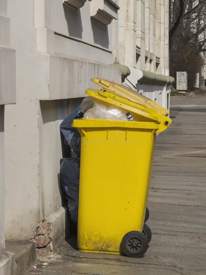 Yellow recycling bin stock photo. Image of recycling - 32932860