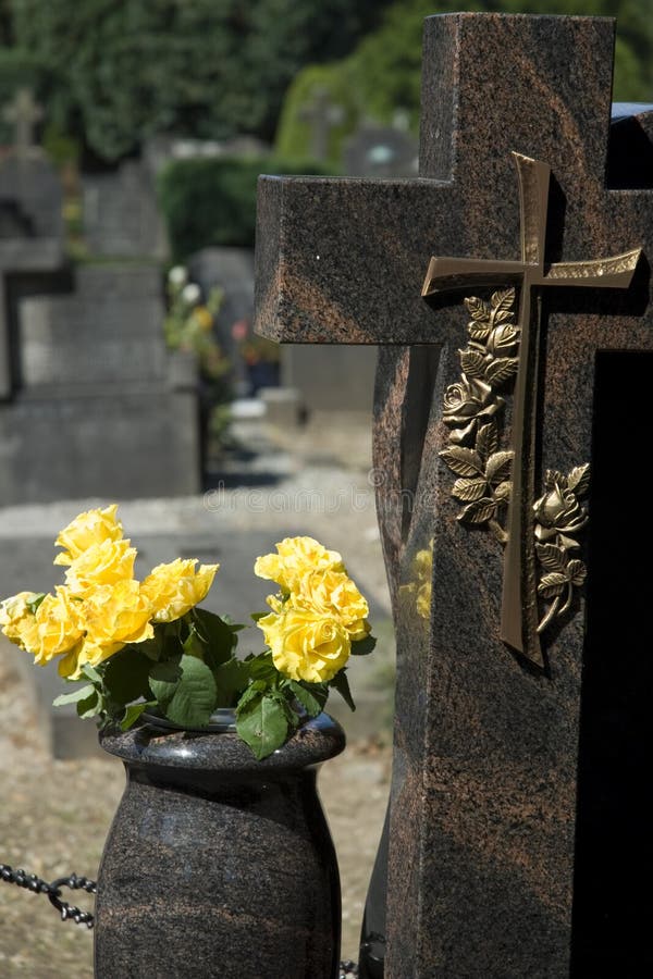 Yellow Roses on a Grave-yard Stock Image - Image of yellow, cross: 3553165