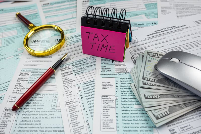 Yellow Sticker with World Tax Time on 1040 Tax Form Editorial ...