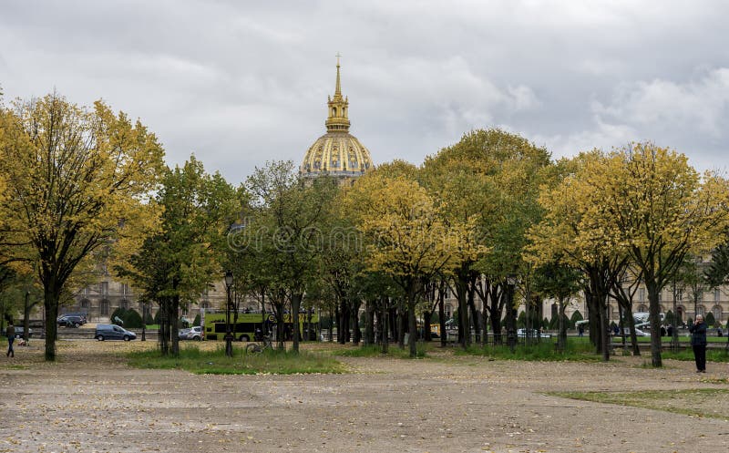 Les Invalides - park editorial stock photo. Image of famous - 77403053