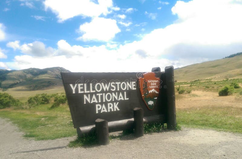 Yellowstone National Park editorial stock photo. Image of sign - 48667618
