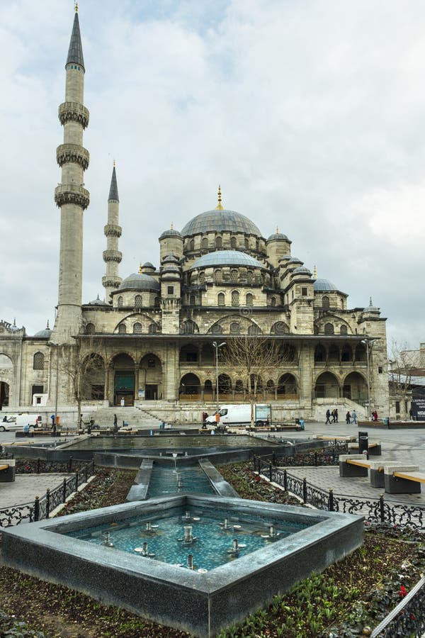 Yeni Cami or New Mosque editorial stock photo. Image of ancient - 69499513