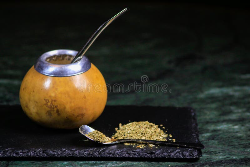 Yerba Mate. Bebida Tradicional Argentina Foto de archivo - Imagen de ...